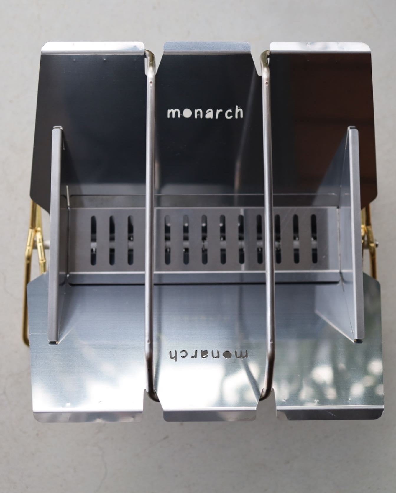 monarch fire base 真鍮×ステンレスのワンタッチ焚き火台 – monarch works